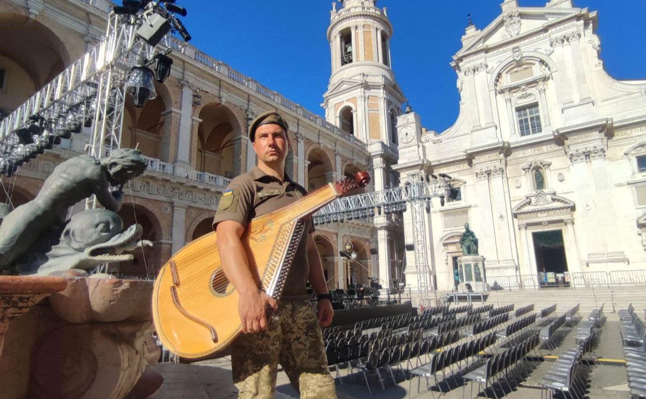 Американские рокеры Metallica поделились видео, где Тарас Столяр играет Nothing Else Matters на ...